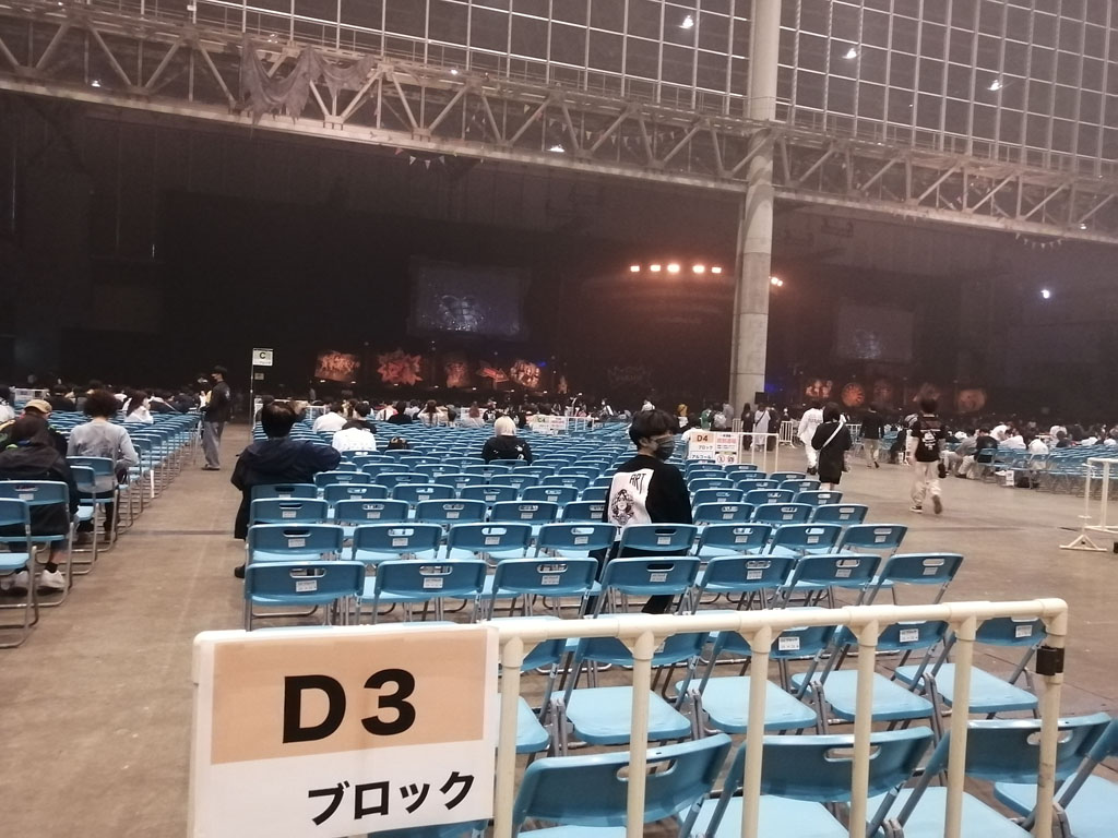 幕張メッセ 国際展示場ホール 1-8ホール(3ホール使用・エンドステージ型) ステージの見え方 -- livehis